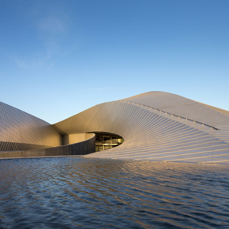 Whirlpool-shaped aquarium opens in Copenhagen - SmartGlass