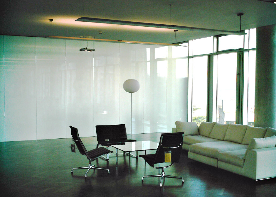 5 Stunning Examples of Switchable Privacy Glass in Office Suites