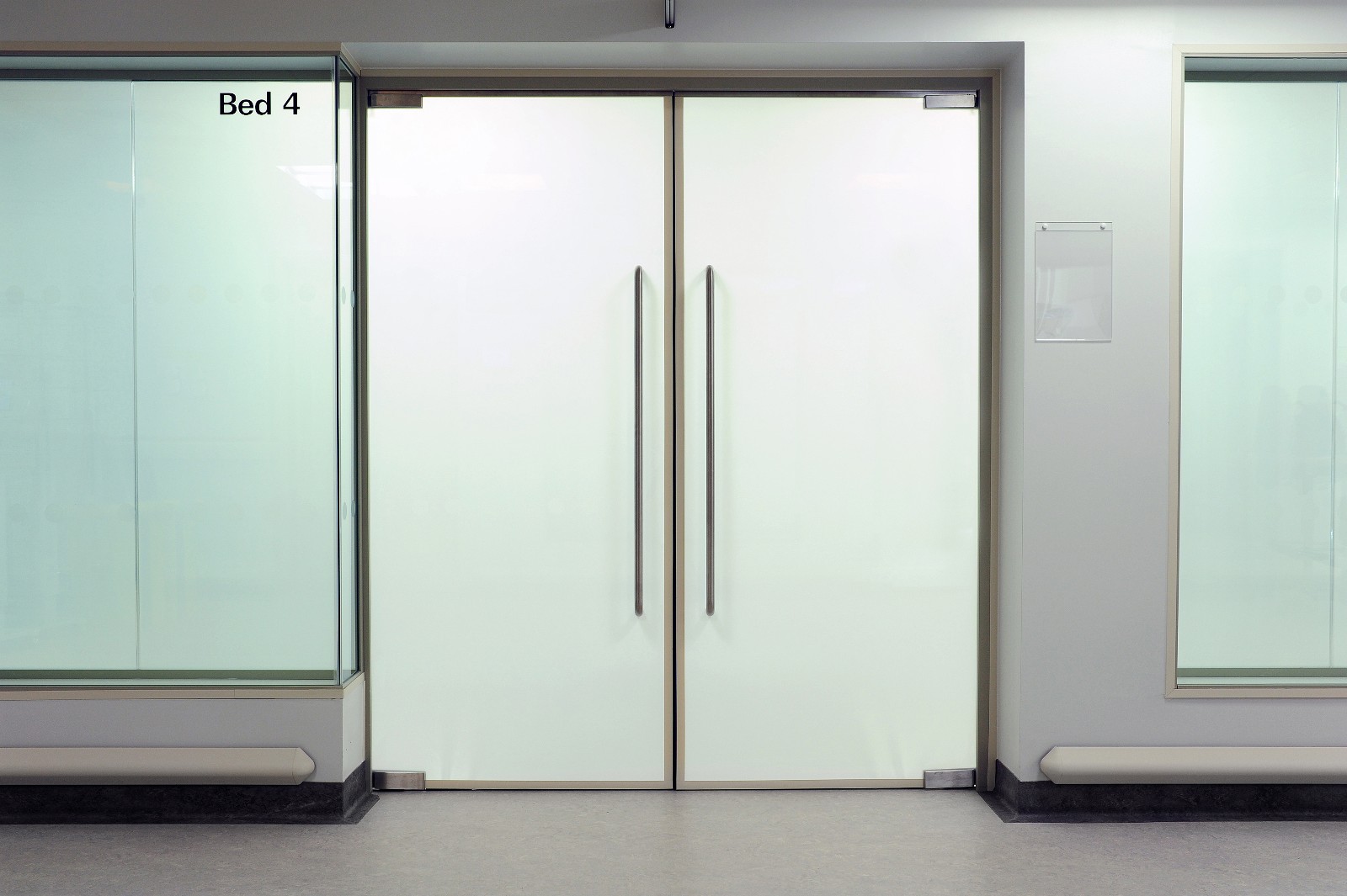 Smart Glass: Enhancing Hygiene in North American Healthcare Facilities