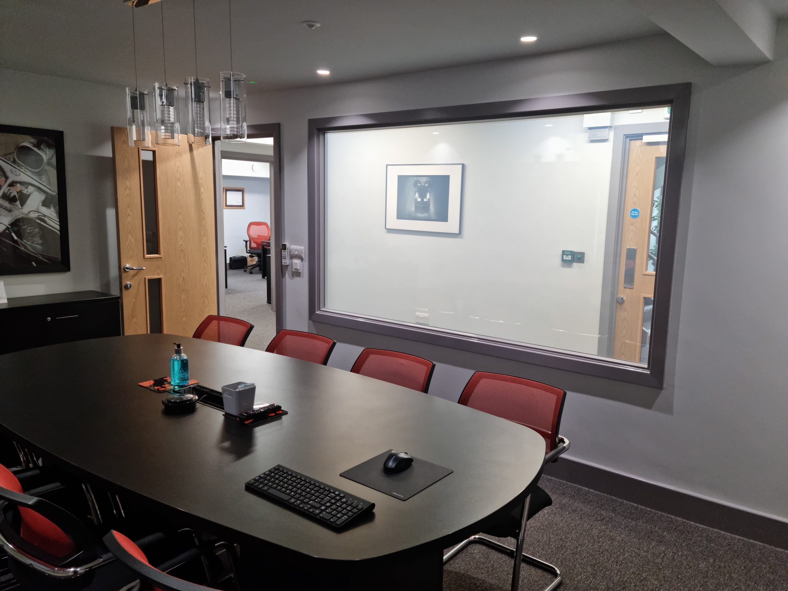 Privacy glass technology transforms meeting room in new ...